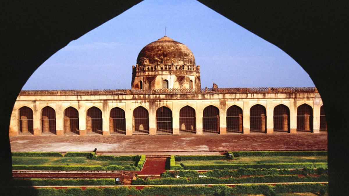 Mosque Architecture In India - Minarets, Mihrab & Minbar