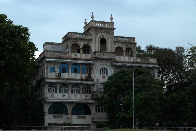 What Is Indo Saracenic Architecture? Characteristics And Examples ...
