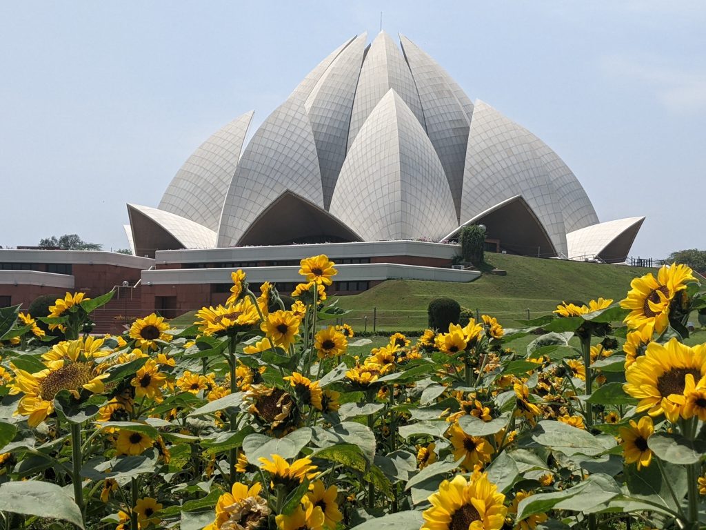 Blooming Baháʼí: Architectural Features of Lotus Temple Delhi | Abirpothi