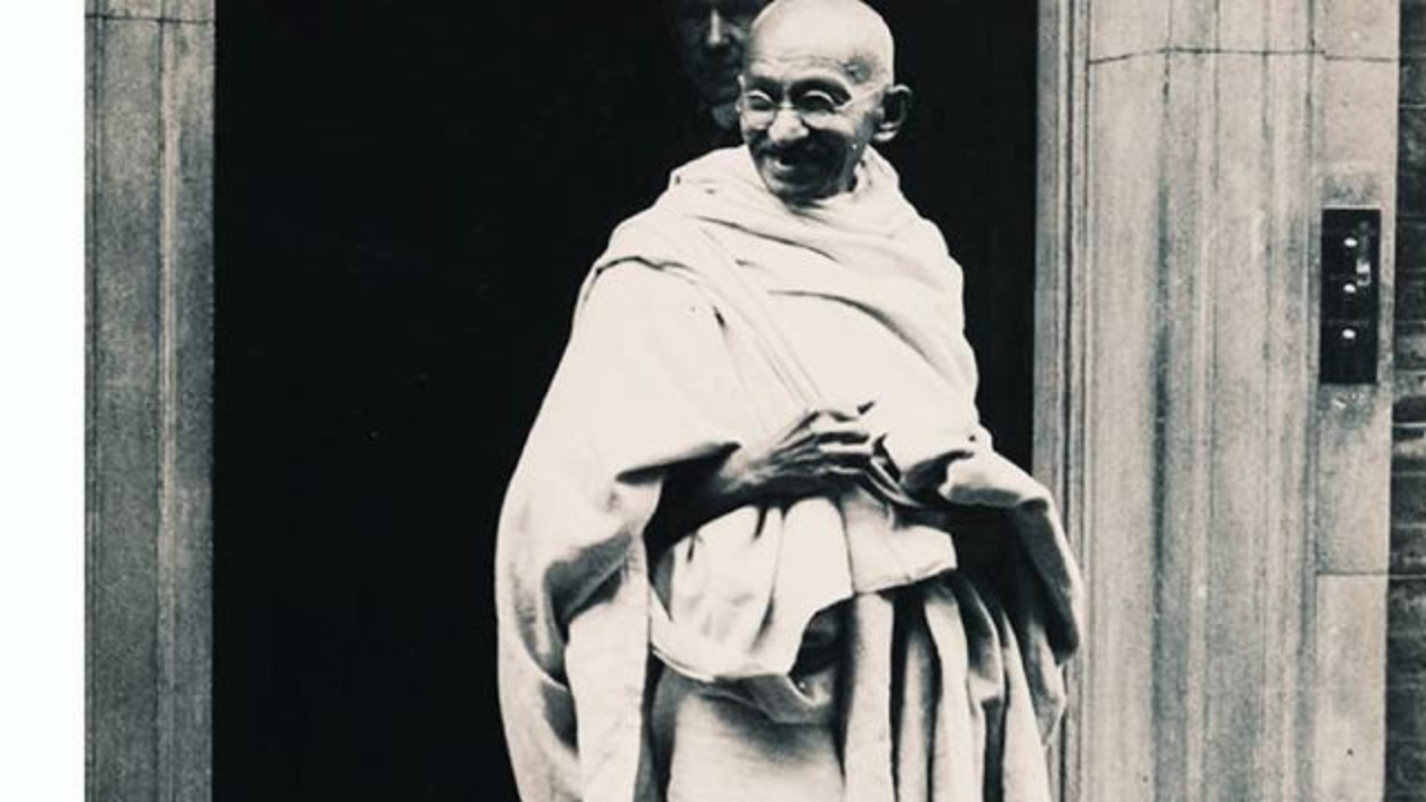 Mahatma Gandhi Famous Paintings, Icons, Fashion, Photography And More ...
